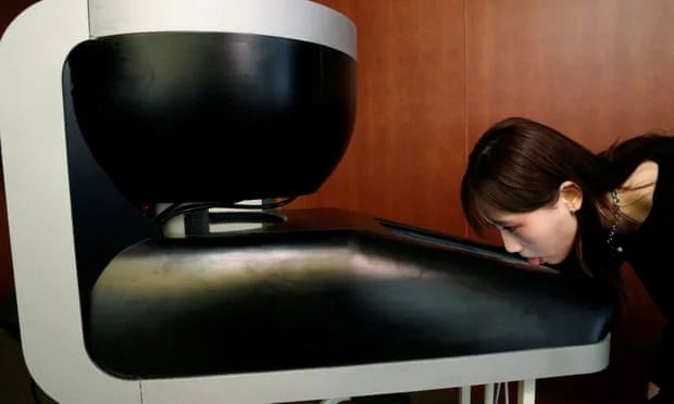 Scientist invents lickable TV screen that can imitate food flavours ...