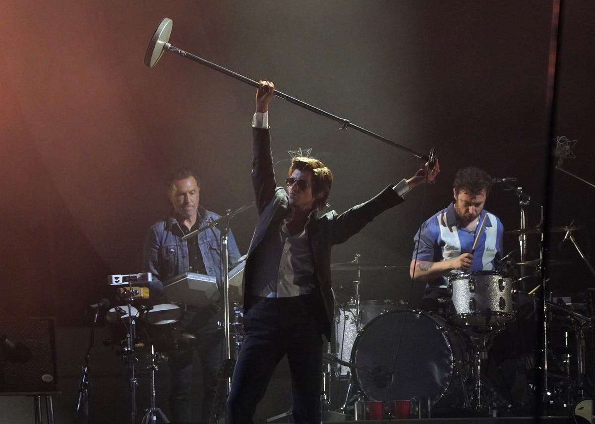 Glastonbury 2023 Kicks Off with Arctic Monkeys and Foo Fighters' Surprise Set - London Daily