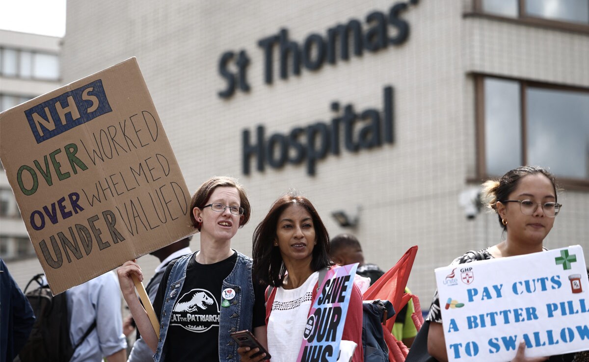 Doctors in the UK Stage Largest NHS Strike in History over Pay and Staff Retention - London Daily