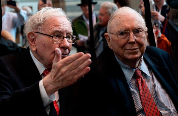 Charlie Munger, Warren Buffett's longtime investing partner, dies at 99 ...