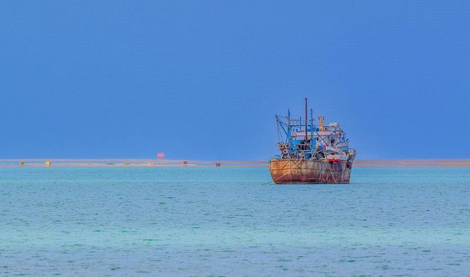 Natural beauty of Saudi small seaside village attracts tourists - Saudi ...