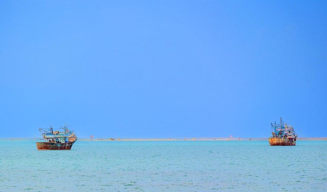 Natural beauty of Saudi small seaside village attracts tourists - Saudi ...