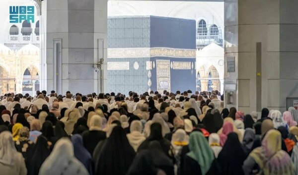 Ramadan's First Friday Prayer at Makkah's Expanded Grand Mosque: A ...