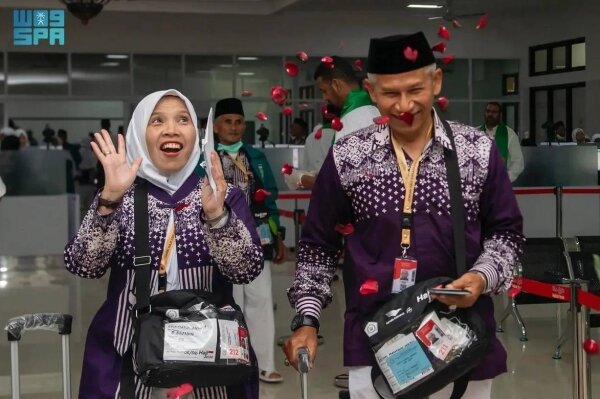 Indonesian Pilgrims Depart for Saudi Arabia under Makkah Route ...