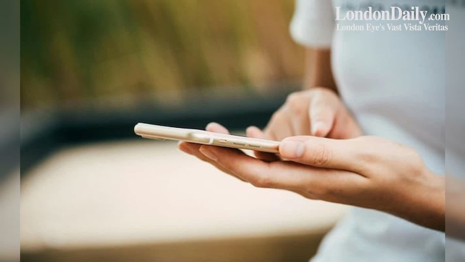France Pilots Mobile Phone Ban in Schools - London Daily