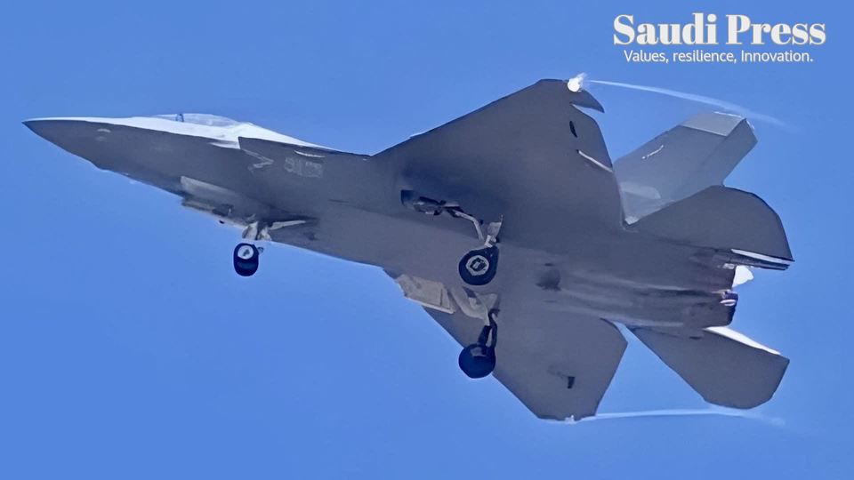 China Unveils J-35 Fighter; Resembling US F-35 - Saudi Press