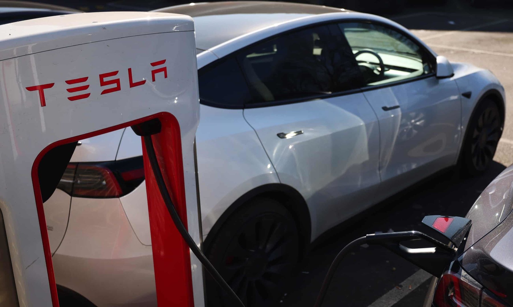Tesla's UK Sales Increase Despite a Wider European Decline and CEO's ...