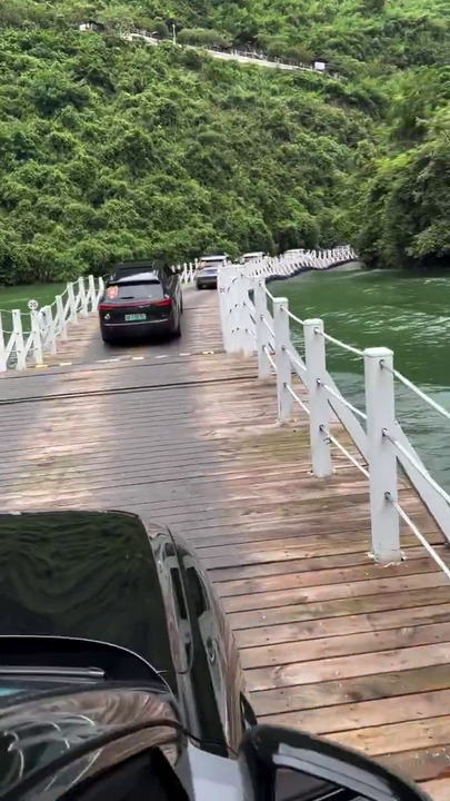 Revolutionizing River Crossings: China's Shiziguan Floating Bridge ...