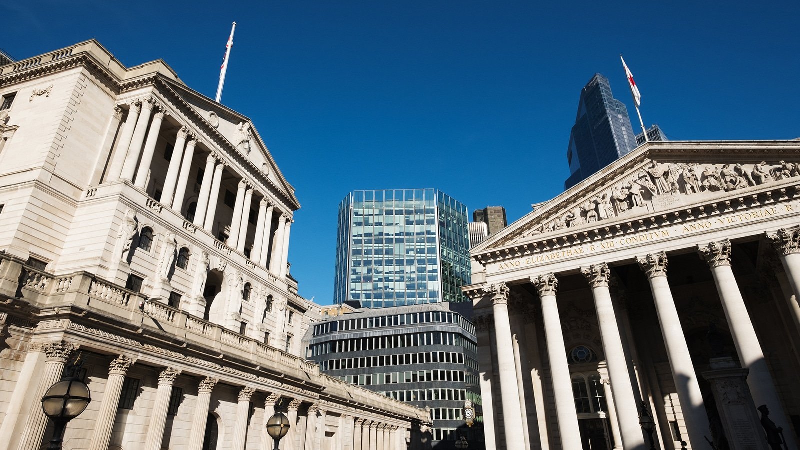 Surging UK Gilt Yields Reflect Inflation Pressures and Fiscal ...